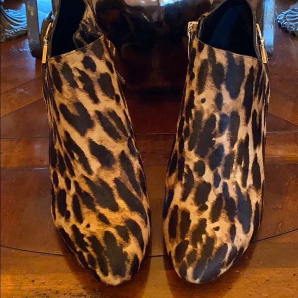 Vince Camuto | Shoes | Vince Camuto Black Leopard Booties Size 75 ...